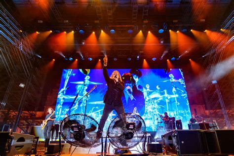 Maná Deslumbra A Sus Fans En El Icónica Santalucía Sevilla Fest La Magazín