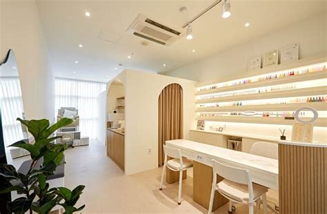 화이트and우드톤 따뜻한 분위기의 9평 예쁜 네일샵 인테리어 네일살롱 디자인 인테리어 살롱 인테리어