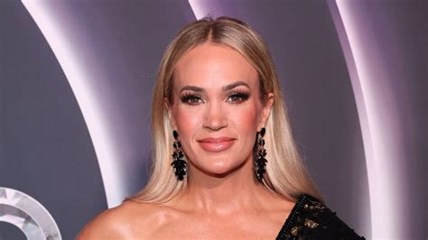 American Idols Carrie Underwood Reveals Natural Hair Color In