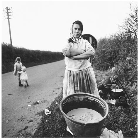A Photo Series Documents The Lives Of Irish Travellers Outside Dublin In The Late 1960s Flashbak