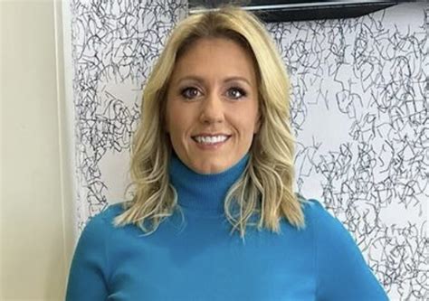 Nbc Sports Host Rebecca Lowe In Two Piece Workout Gear Has Moment Of