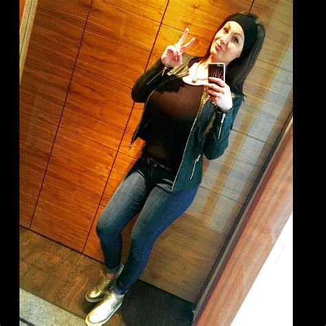 Gold Sneakers And Skinny Jeans Porn Pic Eporner