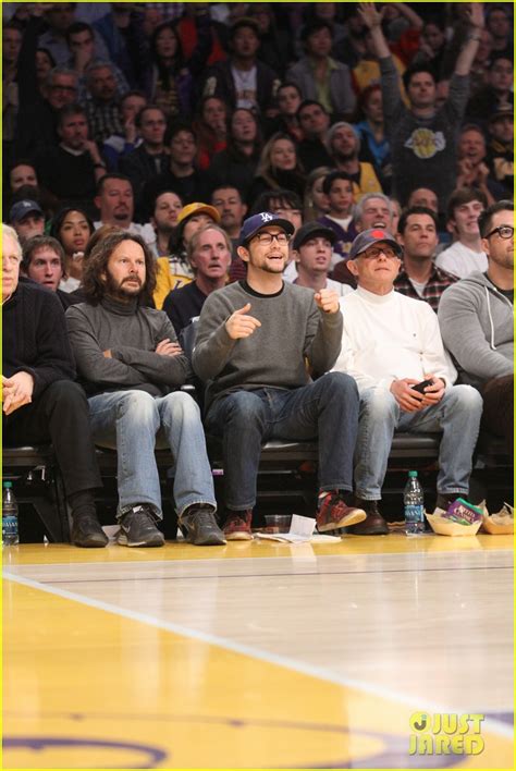 Joseph Gordon Levitt Lakers Game With Dad Dennis Photo 2786234
