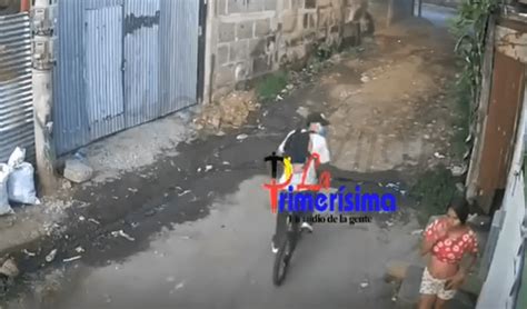 Creep Seen A Baddie And Doubled Back Just To Touch Her Cheeks Without Her Consent