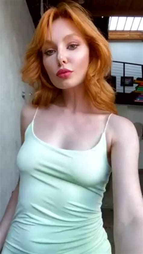 Lacy Lennon Scrolller