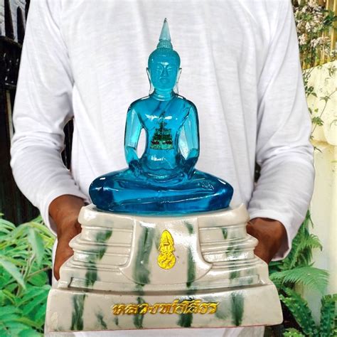 Nmt8 หลวงพ่อโสธร แก้วใสประจำวันเกิด สีฟ้า หน้าตัก5นิ้ว ด้านในใจกลางองค์พระบรรจุพระแก้วมรกตฐานลาย