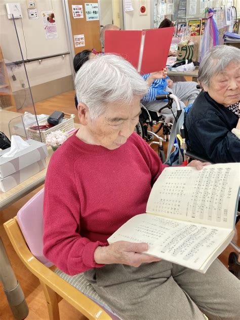 今日はボランティアさんがいらして素敵な歌を聞かせてくださいましたスタッフブログALSOK介護株式会社