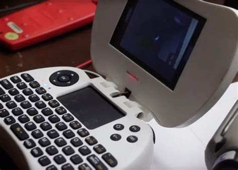 Ultra Portable Raspberry Pi Mini Laptop