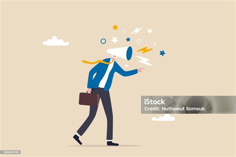 모든 것에 불평 다른 사람을 비난 부정적인 피드백 분노 분노 상사 불만 또는 불쾌한 관리자 개념 분노 사업가 보스 메가 폰 머리는 모든 것에 불만을 외치고 불평하는에 대한