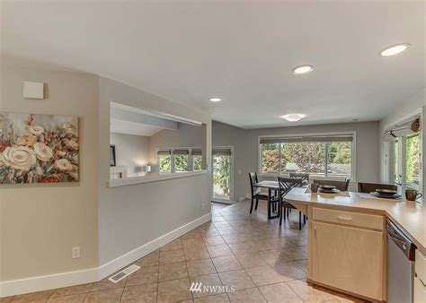 1008 Harborview Ln Everett Wa 98203 Redfin