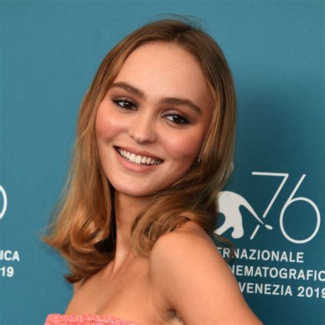 Lily Rose Depp Wallpapers 43 Images Wallpapercat