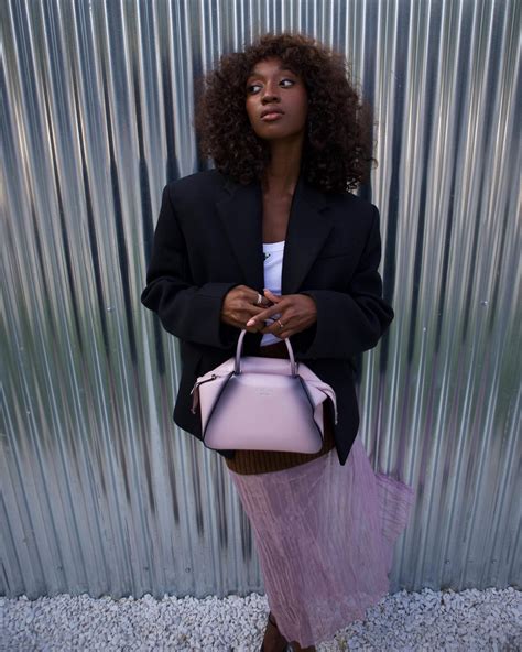 A Beauty Editor Reviews Color Wow S Curl Wow Collection Who What Wear