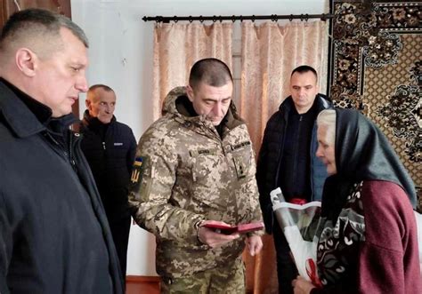 Рідним полеглого волинського воїна вручили його посмертну відзнаку Волинь Online