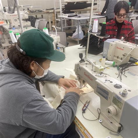 서울시금천패션제조지원센터 청년창업 브랜드 시제품 제작 현장 포착 청년창업 브랜드 대표님들의 시제품 제작 현장을 담았습니다 서울시 금천패션제조지원센터에서는 이처럼