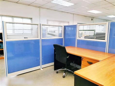 ฉากกั้นโต๊ะทำงานแบบครึ่งกระจกขัดลาย