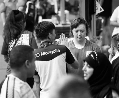 Тусгай олимпын наадмаас Монголын хоёр тамирчин мөнгөн медаль хүртлээ