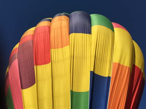 무료 이미지 비행 하늘 열기구 모험 파리 휴양 차량 색깔 서핑 보드 날기 푸른 떠 있는 자유 흙손