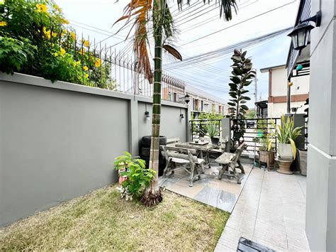 ขายด่วนทาวน์โฮม 2 ชั้น เนื้อที่ 36 1 ตร ว ตกแต่งแล้ว หลังริม พื้นที่ข้างบ้าน หลังบ้านวิวสวน