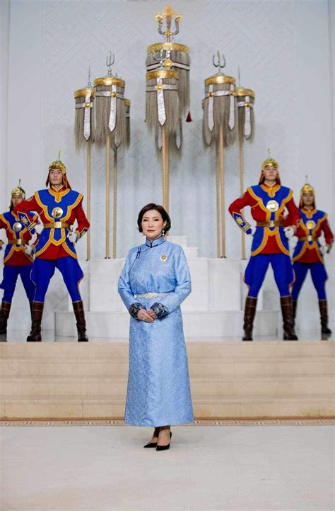 Лувсандашийн Нинжжамцыг “Хөдөлмөрийн гавьяаны улаан тугийн одон” гоор шагнажээ ТАС МН