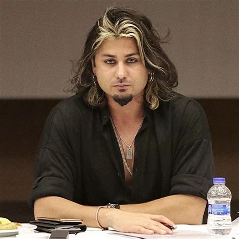 Abidin Özçelik Kimdir