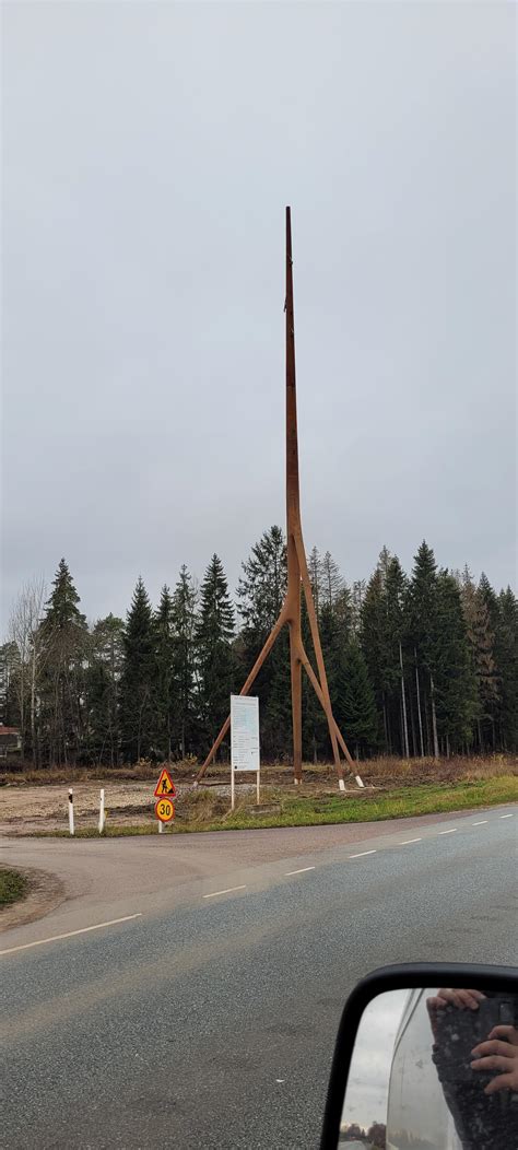 This Power Pole Made To Look Like A Tree R Oddlyterrifying