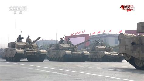 颜值很高！解放军15式轻型坦克首次正式亮相突击