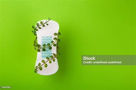 여성 위생을위한 폐기물 생리대 제로 Jn 그린 지속 가능한 기간 배경 개념에 대한 스톡 사진 및 기타 이미지 개념 공중 부양 그림자 Istock