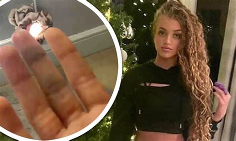 Princess Andre Shows Off Her Healing Broken Fingers As She Poses For A Festive Snap Daily Mail