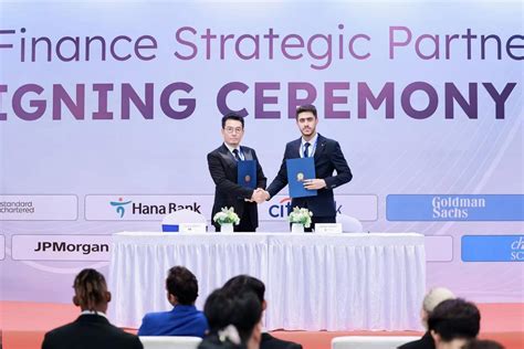 M1 수석 애널리스트 홍재현 교수 국제 투자 대기업과의 전략적 협력 협약 체결 경상 정치 경제 신문