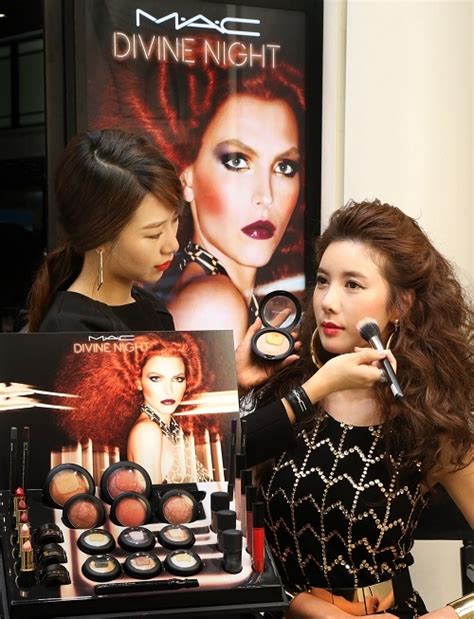 맥m·a·c 홀리데이 메이크업 쇼 진행
