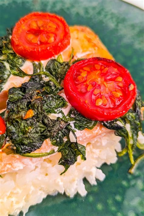 Salmon Baked Rice With Spinach And Tomatoes Go Cook Yummy