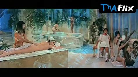 Elizabeth Taylor Sexy Scene In Cleopatra