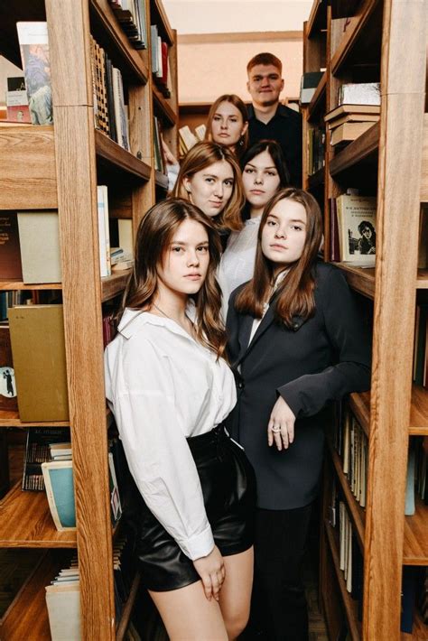 Съёмка в школе Групповой портрет Позирование выпускников Позы для