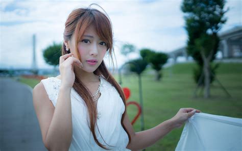 Xiao Xi Holding Her Dress HD Desktop Wallpaper Widescreen High Definition Fullscreen