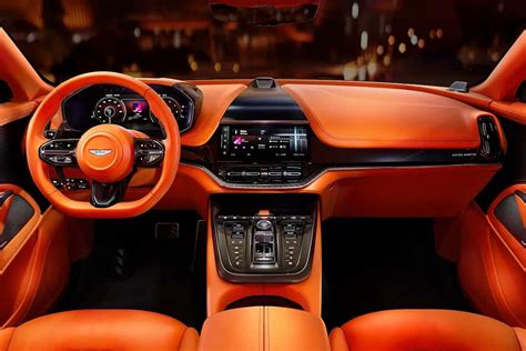 내부를 싹 바꿨네 애스턴마틴 신형 Dbx707 공개 최첨단 인포테인먼트 시스템 장착