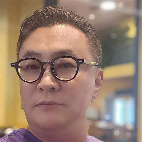 용 2025 8 9 토 Stand Firm In The Lord 그러므로 나의 사랑하고 사모하는 형제들 나의 기쁨이요 면류관인 사랑하는 자들아 이와 같이