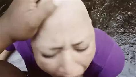 Devote Schlampe Ein Komplettes Video Mit Einer Schmutzigen Kopfrasur