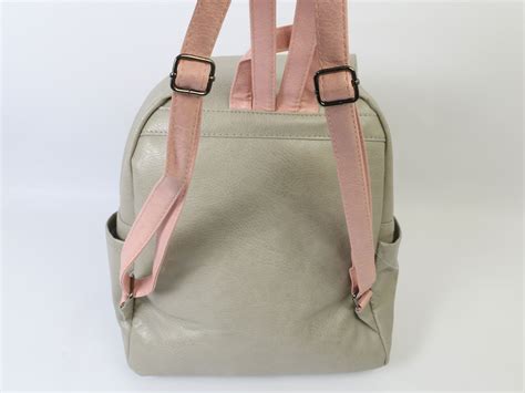 مشخصاتقیمت و خرید کوله پشتی چرم دخترانهدلبند