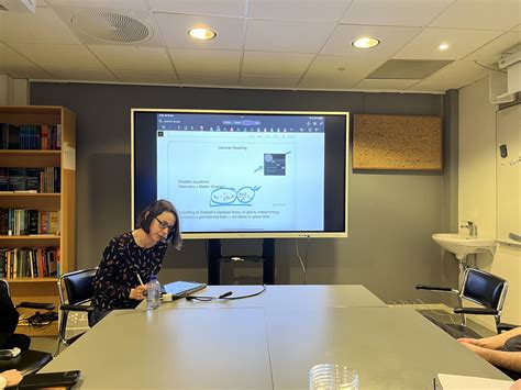 Commuting In A Noncommutative Space Quantum Hub