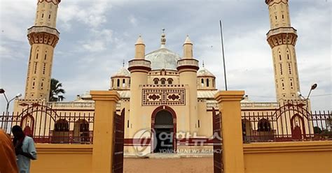 우향우 유럽이슬람사원 첨탑 논란 확산