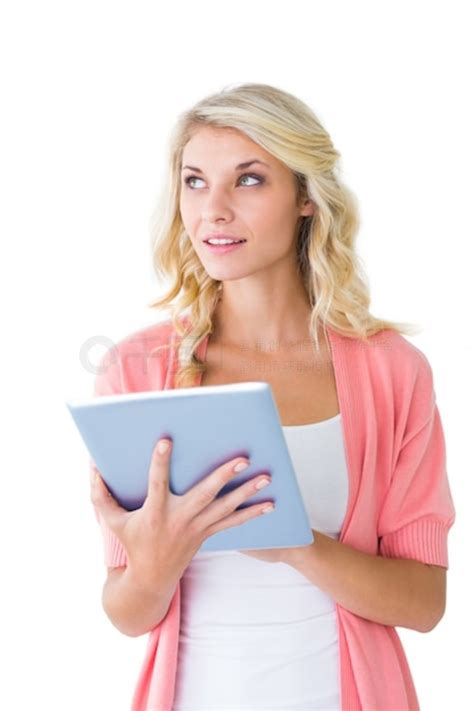 金发女郎背景年轻漂亮的金发女郎使用她的平板电脑模板免费下载格式626像素编号67943241 千图网