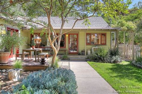 บ้านชั้นเดียว 3 ห้องนอน บรรยากาศร่มรื่น ผ่อนคลาย บ้านธรรมชาติ การจัดภูมิทัศน์สวนหลังบ้าน