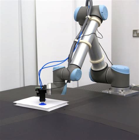Sequence Of Visual Servoing Operations To Perform Object Manipulation