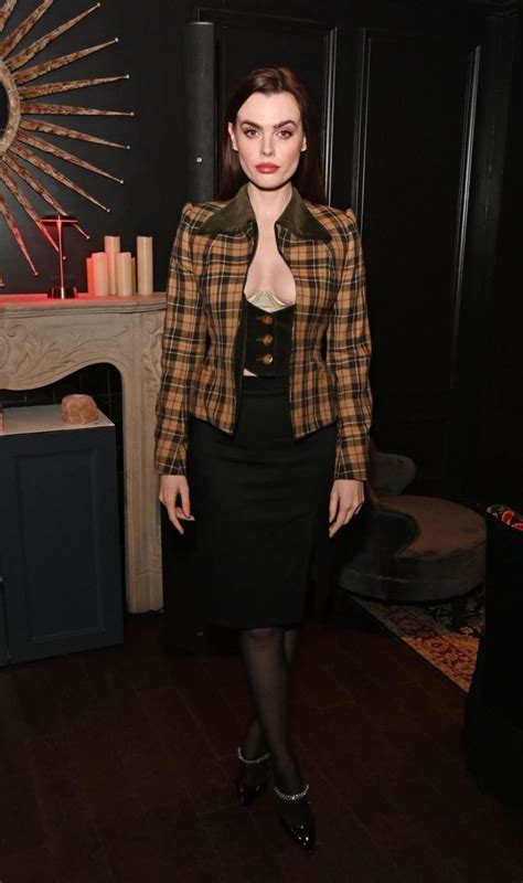 Charli Howard Outfits Style And Looks K Fashion