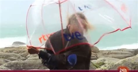 El Difícil Momento En Directo De Una Reportera De Tve Con La Borrasca