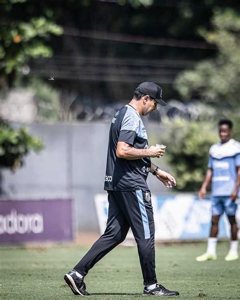 Escalação Do Santos Carille Trabalha Com O Elenco E Quer Intensidade