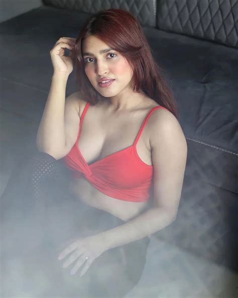 Model And Artist Shrishti Rajput Hot Pics