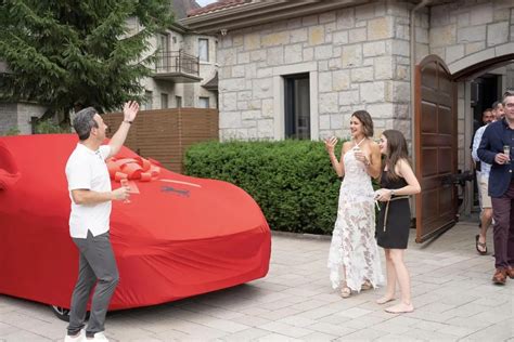 Luc Poirier Surprend Sa Femme Avec Une Ferrari Pour Ses 45 Ans