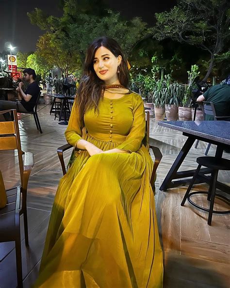 Maheen R Pakibeauties