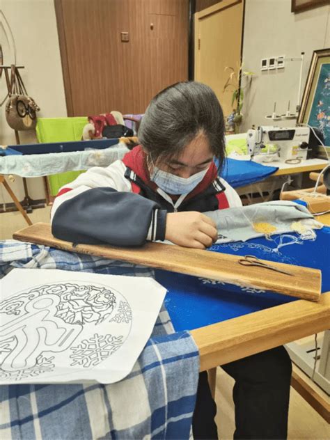 历时半年完成京绣六合同春北京职校师生用非遗文化献礼冬奥 产品 传承 设计
